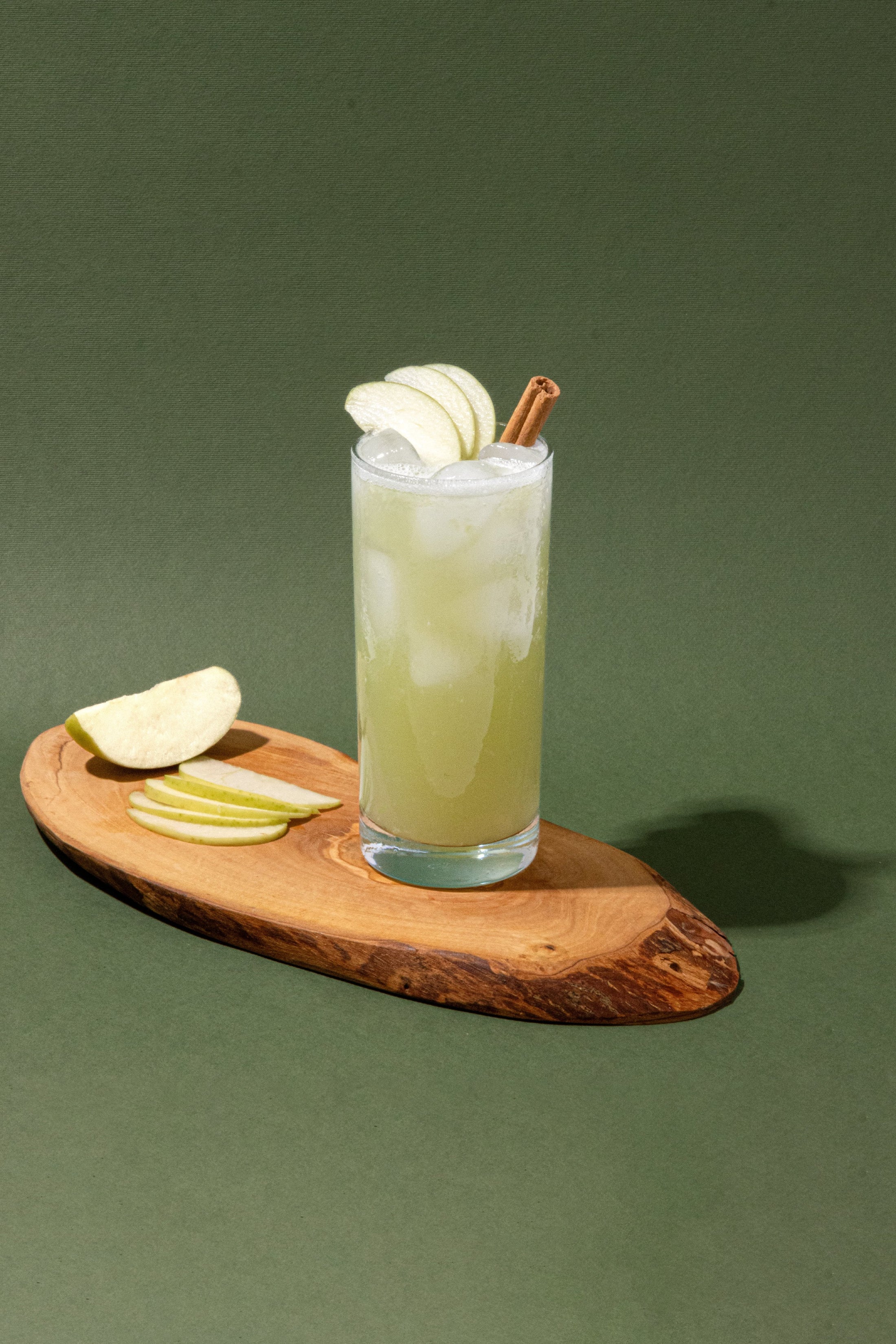 Spiced Apple Fizz Mocktail – Upside Drinks